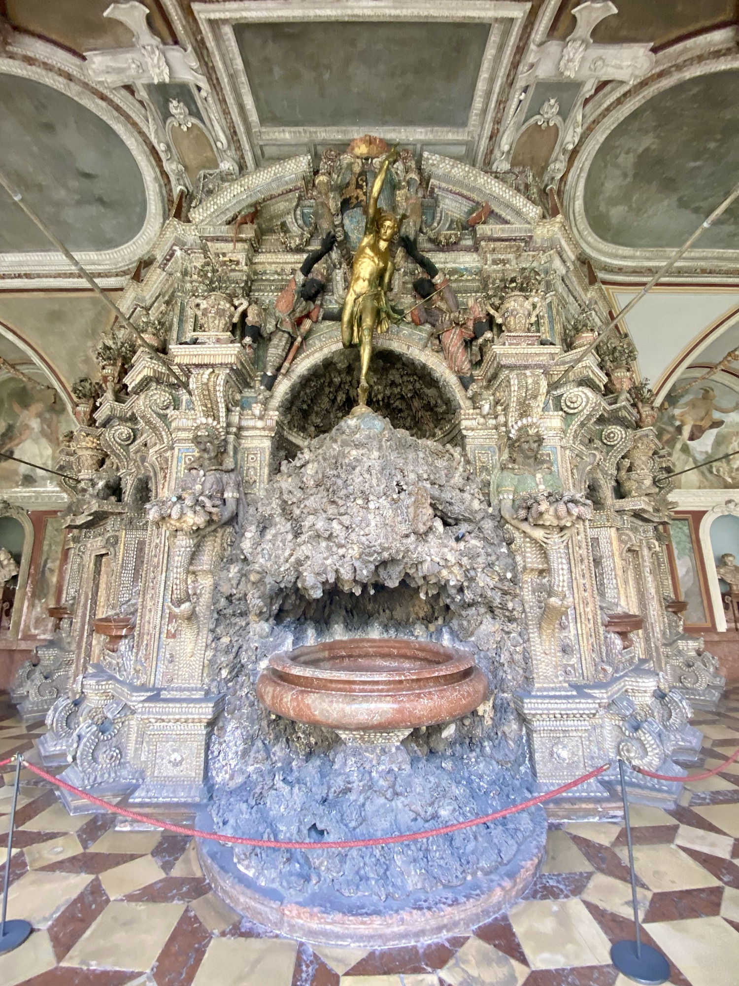 The Grotto at the Royal Residence in Munich | get back, lauretta!